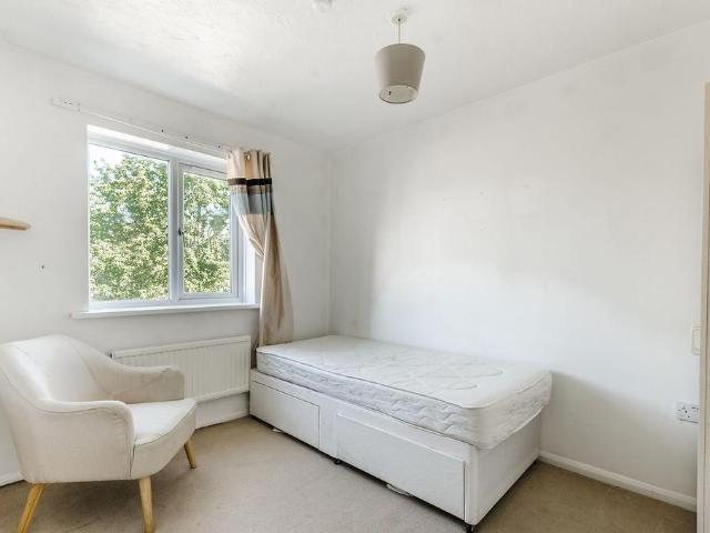 Wilkins Close, Colliers Wood. 4 bed house to rent £3,600 pcm £831 pw
