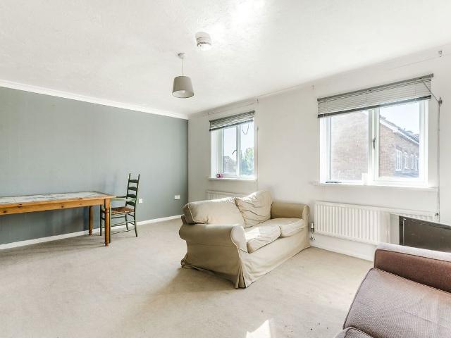 Wilkins Close, Colliers Wood, Mitcham CR4, 5 bed property to rent, £4,500 pcm | PrimeLocation
