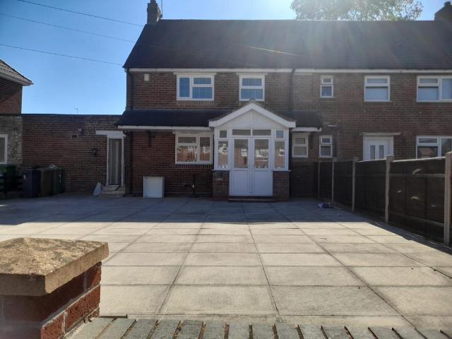 Wilkinson Road, Wednesbury, West. 4 bed semi detached house to rent £1,375 pcm £317 pw
