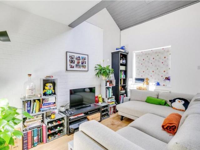Wilkinson Way, Chiswick Park/Acton Green, W4, London