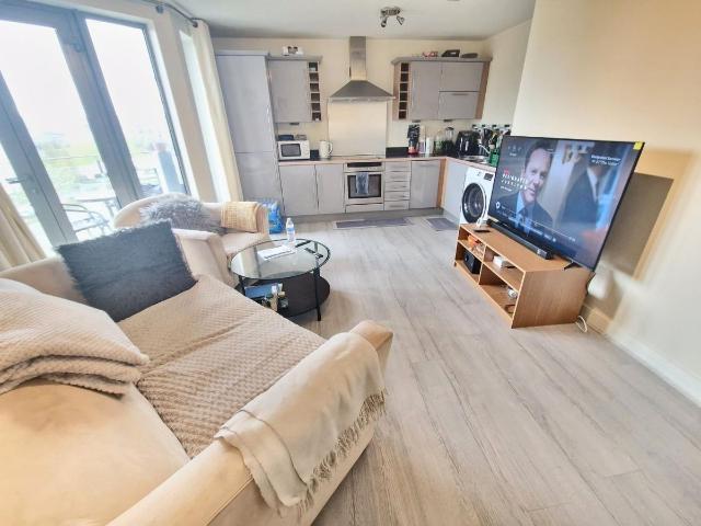 Willbrook House, Worsdell Drive, Gateshead NE8, 2 bed flat to rent, £1,100 pcm | PrimeLocation