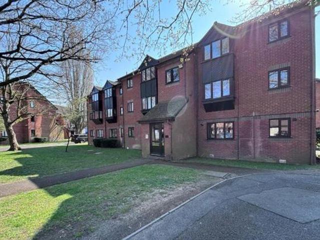 Willenhall Drive, Hayes, Studio Flat For