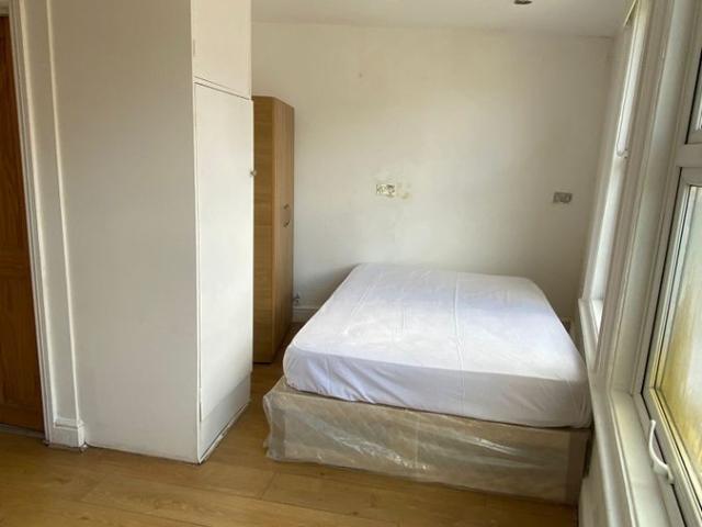 Willesden High Road, London NW10, Studio to rent, £950 pcm | PrimeLocation