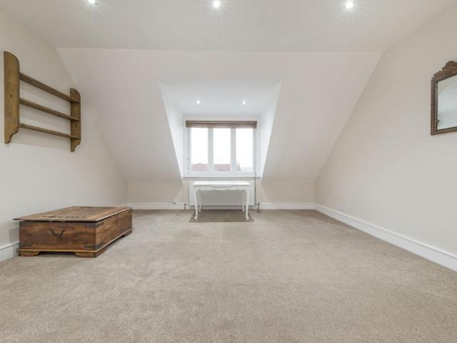Willesden Lane, London NW6 2 bed apartment to rent £2,249 pcm £519 pw