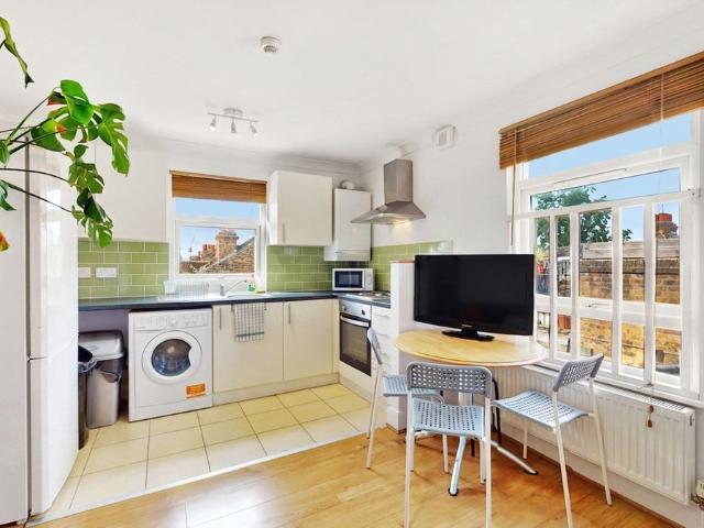 Willesden Lane, Kilburn NW6, 3 bed flat to rent, £2,900 pcm | PrimeLocation