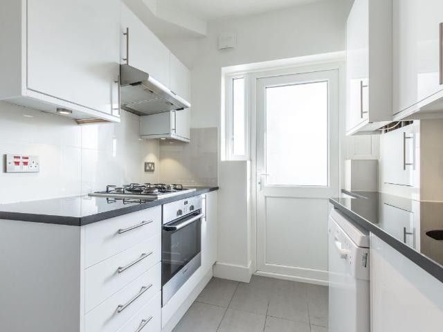 Willesden Lane, London NW2, 4 bed flat to rent, £3,150 pcm | PrimeLocation