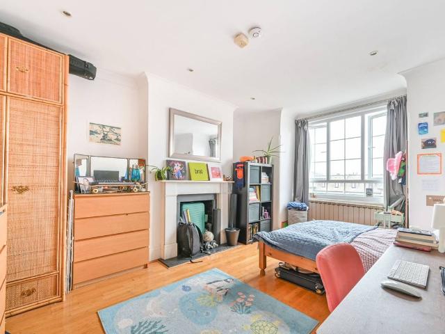 Willesden Lane NW2, Brondesbury, London, 3 bed flat to rent, £3,000 pcm | PrimeLocation