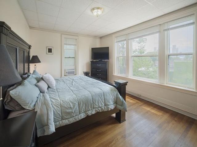 Willett Apartments Large 1 Bedroom 1 Bathroom with Dining Room