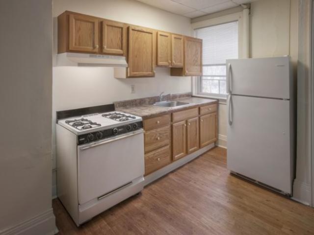 Willett Apartments Large 2 Bedroom 1 Bathroom with Dining Room