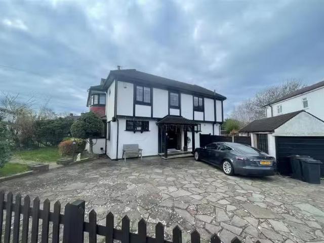 Willett Way, Petts Wood 4 bed semi detached house for sale £.