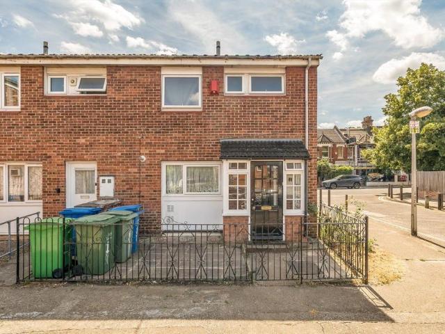 William Margrie Close, London SE15 3 bed end of terrace house to rent £2,850 pcm £658 pw