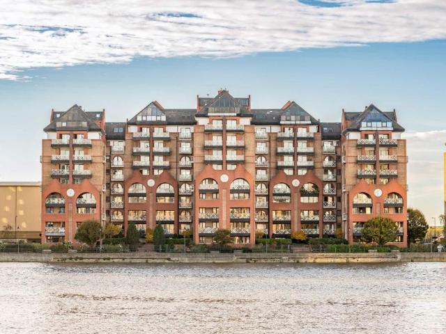 William Morris Way, London SW6 2 bed flat to rent £3,250 pcm £750 pw