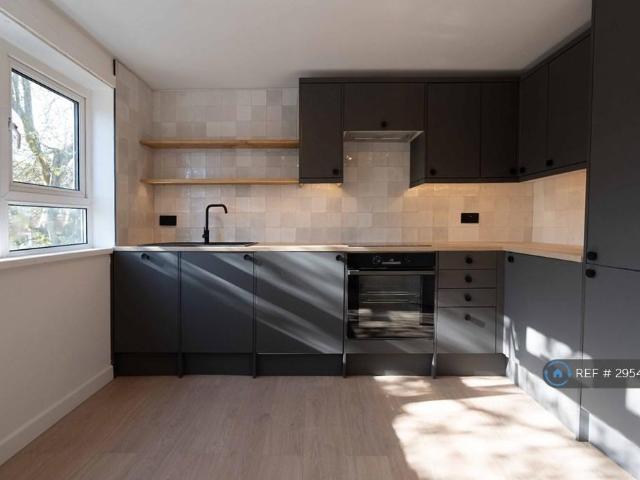 William Booth House, Portsmouth, PO1 2 bed flat to rent £1,550 pcm £358 pw