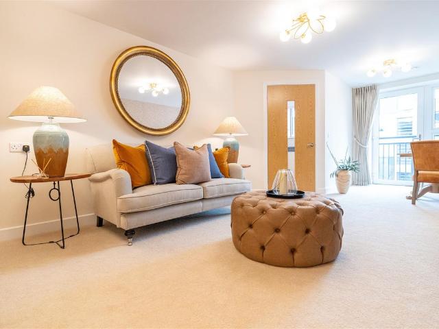 William House, The Moors Berkshire RG19, 2 bed flat to rent, £4,205 pcm | PrimeLocation