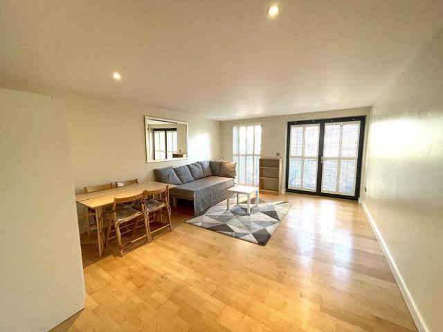 William Road, London, NW1 2 bed apartment to rent £3,499 pcm £807 pw