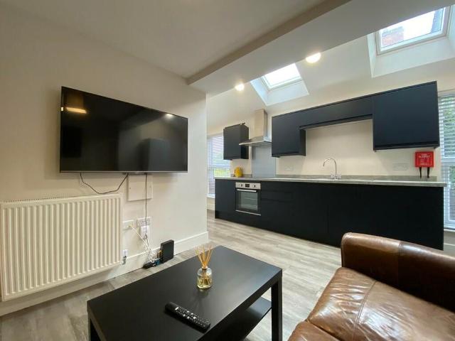 William Road, West Bridgford, Nottingham NG2, 3 bed flat to rent, £1,300 pcm | PrimeLocation