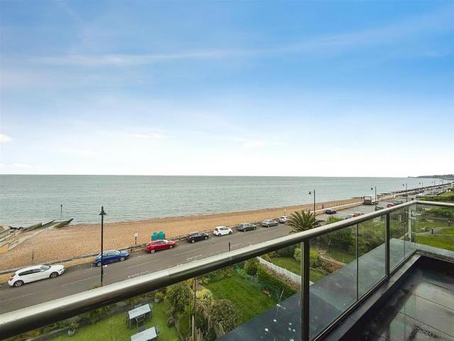 William Street, Herne Bay 3 bed flat to rent £2,300 pcm £531 pw