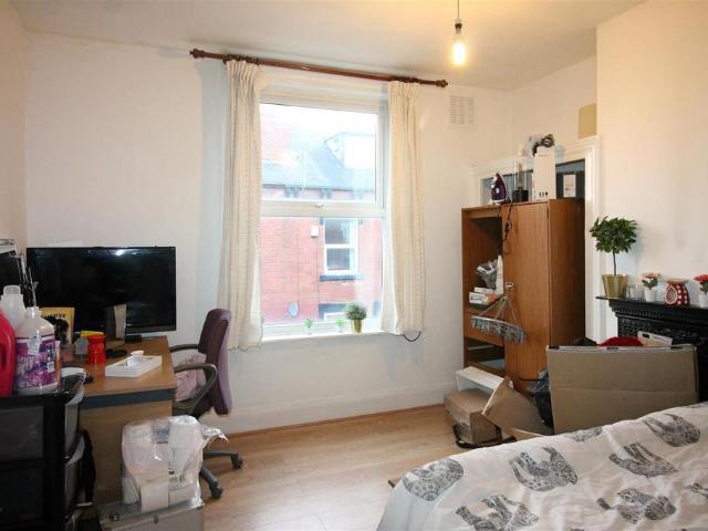 William Street, Hyde Park, Leeds 3 bed house to rent £1,495 pcm £345 pw