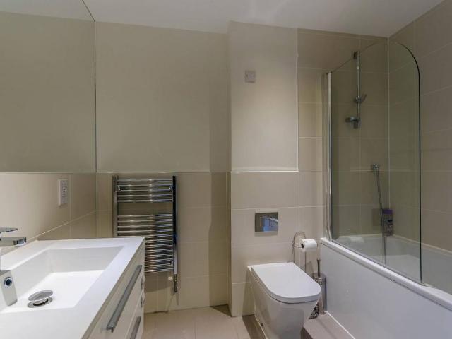 Williams Way, Wembley, HA0 3 bed flat to rent £2,701 pcm £623 pw