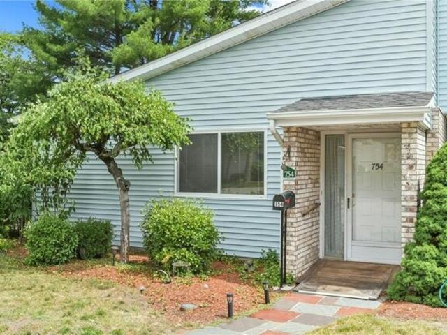 Williamsburg Cir, Warwick, Condo For Sale