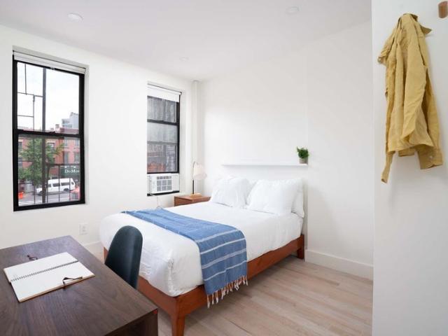 Williamsburg apt w/ full sized beds