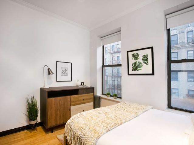 Williamsburg apt w/ full sized beds