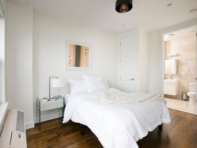 Williamsburg bedroom w bath!