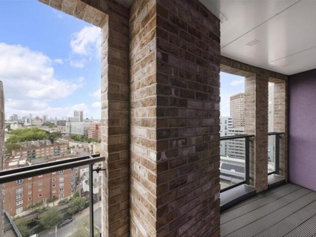 Williamsburg Plaza, Canary Wharf E14, 2 bed flat to rent, £2,700 pcm | PrimeLocation