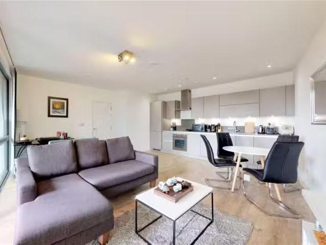 Williamsburg Plaza, London, E14 9XX