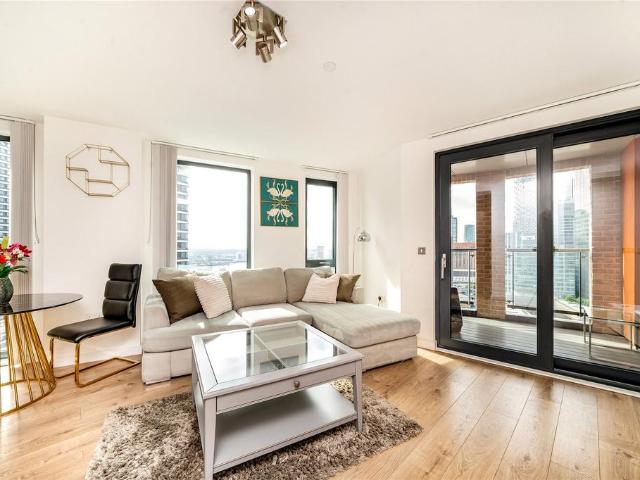 Williamsburg Plaza, London, E14 1 bed apartment to rent £2,225 pcm £513 pw