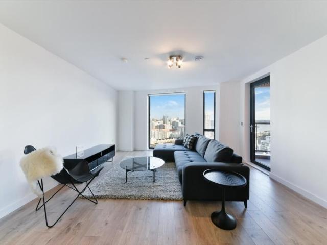 Williamsburg Plaza, London E14, 1 bed flat to rent, £2,300 pcm | PrimeLocation