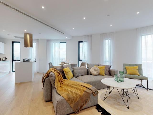 Williamsburg Plaza, Poplar E14, 2 bed flat to rent, £2,850 pcm | PrimeLocation