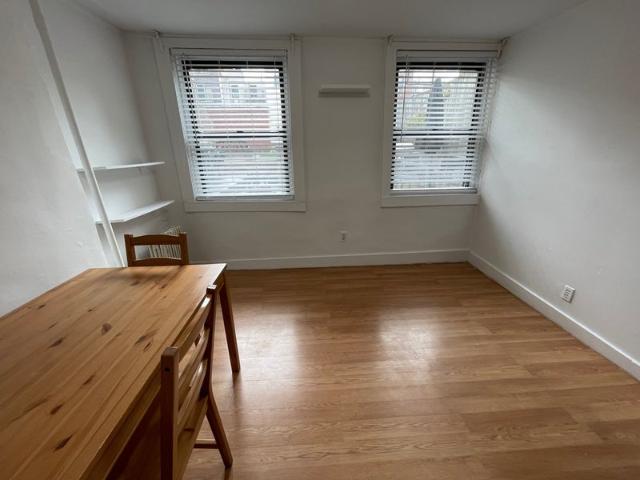 Williamsburg Room N 5th street