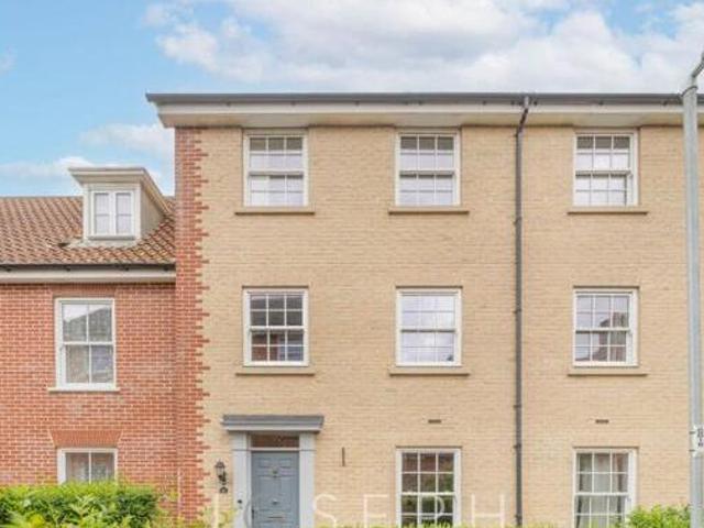 Willis Crescent, Ipswich, 3 Bedroom Town