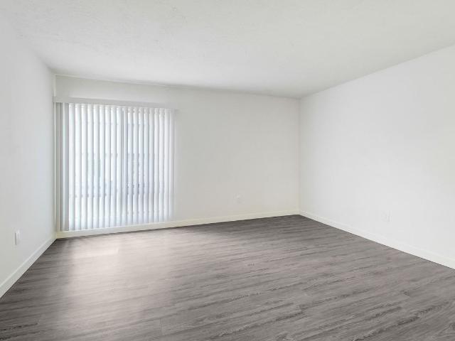 Willis Park East 2 Bedroom Apartment for Rent at 4600 Willis Ave, Los Angeles, CA 91403 Sherman Oaks
