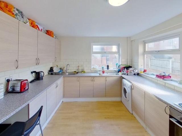 Willoughby Avenue, Lenton. 5 bed house to rent £2,548 pcm £588 pw