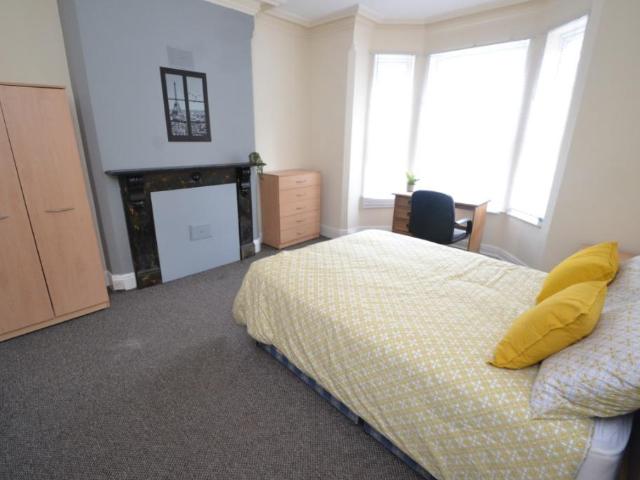 Willoughby Avenue, Nottingham NG7 6 bed semi detached house to rent £2,808 pcm £648 pw