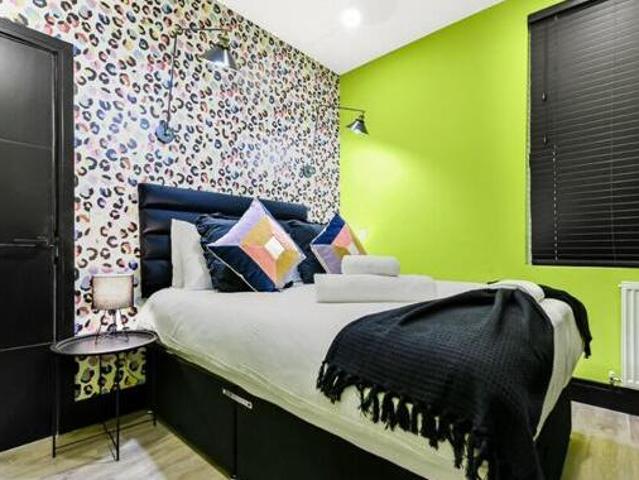 Willoughby Lane, London, 6 Bedroom House