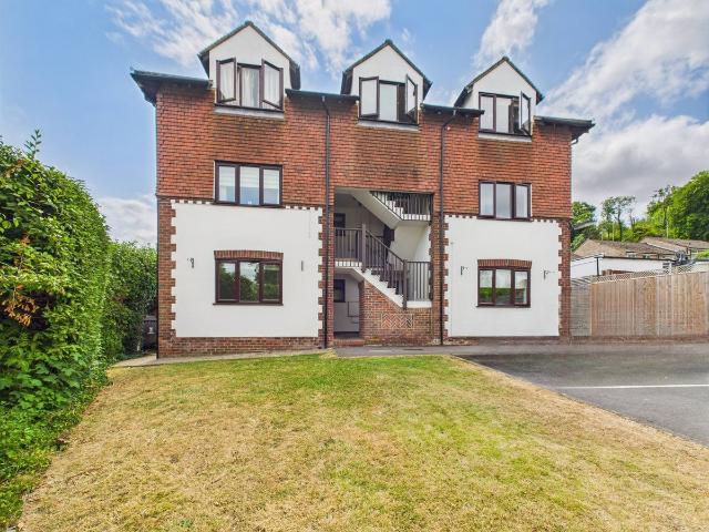 Willow Court, Bassetsbury Lane, High Wycombe, Buckinghamshire HP11, 2 bed flat to rent, £1,450 pcm | PrimeLocation