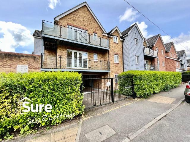 Willow Court, Ebberns Road, Hemel. 2 bed apartment to rent £1,750 pcm £404 pw