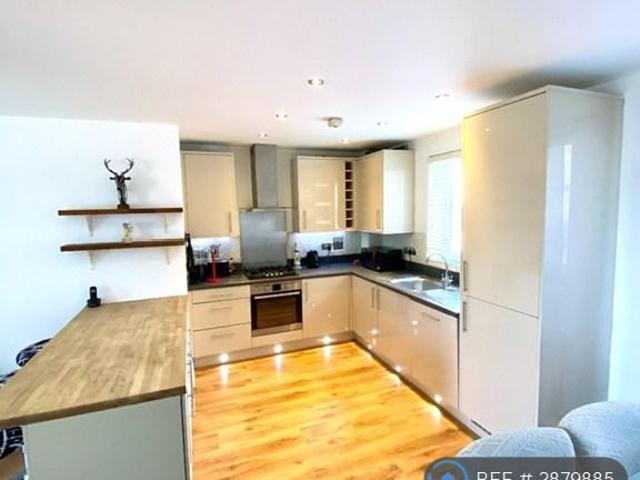 Willow Court, Maidenhead, SL6 2 bed flat to rent £1,775 pcm £410 pw