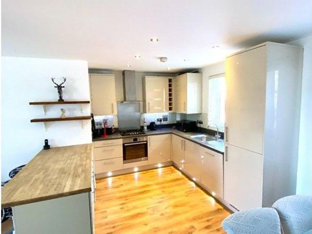 Willow Court, Maidenhead SL6, 2 bed flat to rent, £1,775 pcm | PrimeLocation