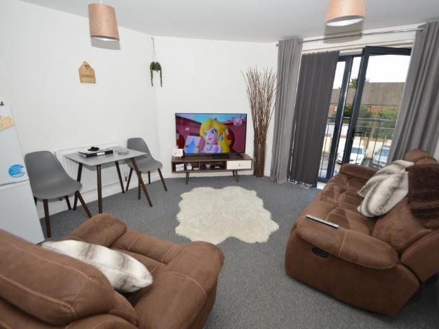 Willow Court, Meadfield Road, Langley, Berkshire SL3, 1 bed flat to rent, £1,150 pcm | PrimeLocation