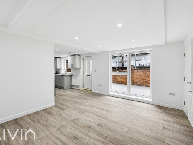 Willow Court, Scarbrook Road, Croydon CR0, 1 bed flat to rent, £1,400 pcm | PrimeLocation