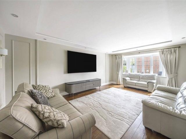 Willow Close, Chertsey 4 bedrooms Property for lettings Seymours