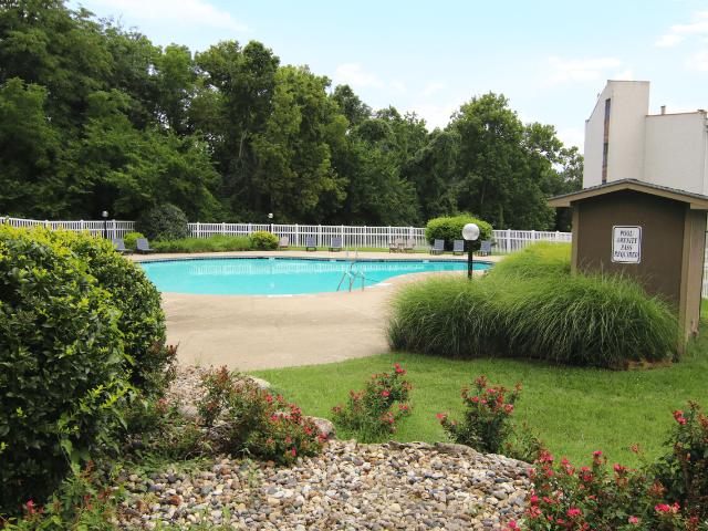 Willow Creek 2 Bedroom Apartment for Rent at 201 W 99th Ter, Kansas City, MO 64114 Willow Creek
