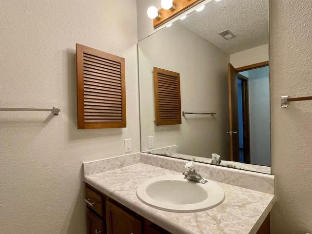 Willow Creek Apartments 2 Bedroom Apartment for Rent at 901 Roanoke Ct, Lincoln, NE 68510
