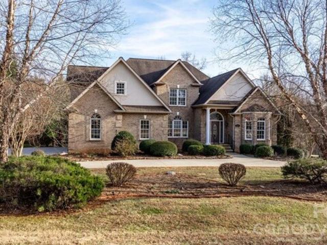 Willow Creek Dr, Newton, Home For Sale