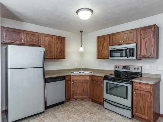Willow Creek Townhomes and Apartments 2 Bedroom Apartment for Rent at 912 S Willow Creek Pl, Sioux Falls, SD 57106