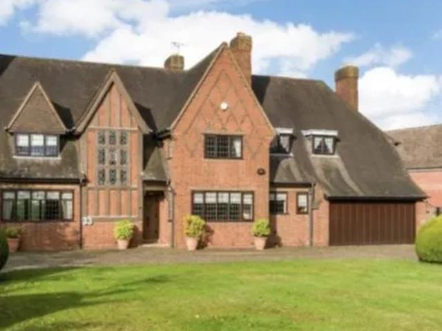 Willow Crescent, Elmdon Heath, B91 2FQ, United Kingdom | 1 bed apartment for rent #167674341 | Rentberry